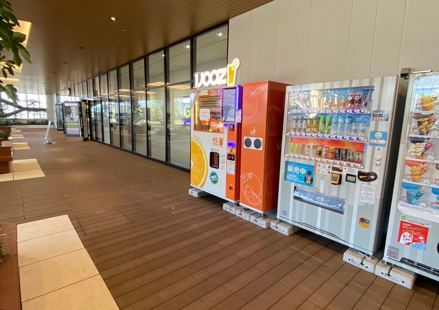 愛知県豊川市に搾りたてオレンジジュース自販機「IJOOZ」が初登場 イオンモール豊川で稼働開始 | AMP[アンプ] - ビジネスインスピレーションメディア